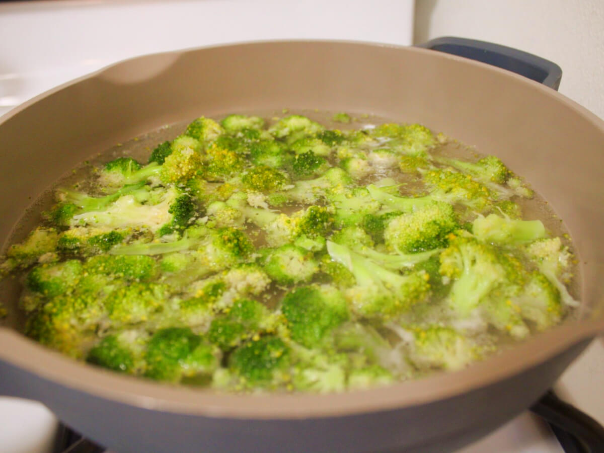 Broccoli & Cheddar Cheese Vegan Potato Skins broccoli | Messy Vegan Mama